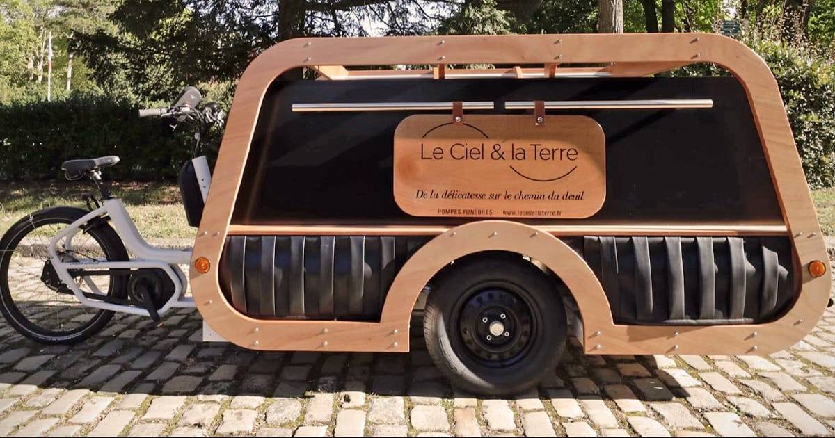 Corbillard à vélo : le premier de France a été fabriqué par deux Nantais Corbillard à vélo : le premier de France a été fabriqué par deux Nantais